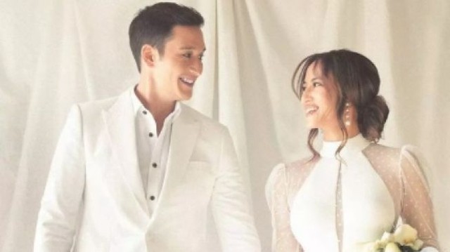 5 Potret Prewedding Mike Lewis dan Janissa Pradja yang Serba Putih ...
