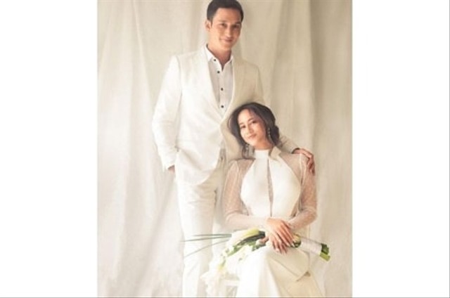 5 Potret Prewedding Mike Lewis dan Janissa Pradja yang Serba Putih ...