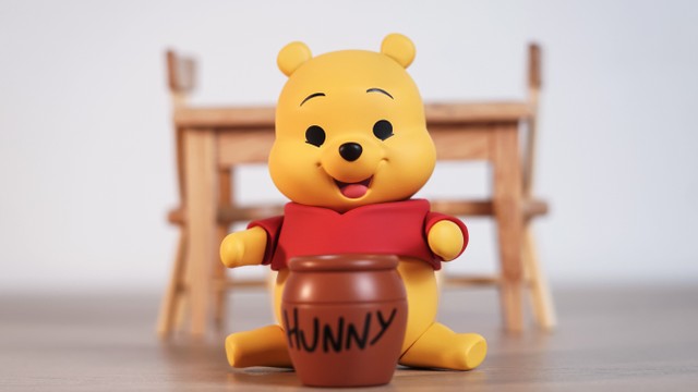 Bak Winnie the Pooh, Ini Alasan Beruang Suka Makan Madu | kumparan.com
