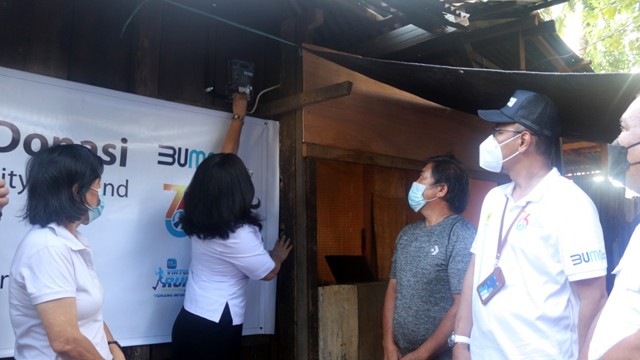 PLN Sambung Listrik Gratis untuk Keluarga Pra Sejahtera di Minahasa | kumparan.com