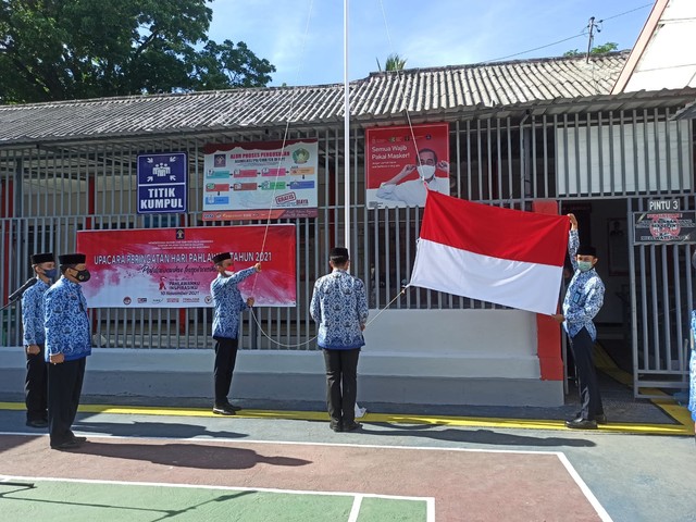 Peringati Hari Pahlawan, Rutan Bantaeng Gelar Upacara Bendera Secara ...
