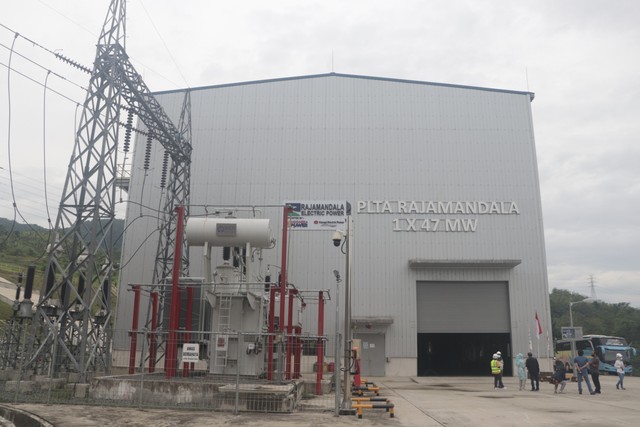 Menengok Keunikan dan Kecanggihan PLTA Rajamandala | kumparan.com