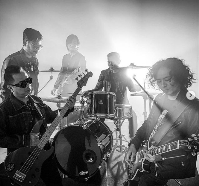 Lirik dan Chord Mencari Alasan - Exist | kumparan.com