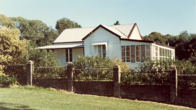 Kisah Leighton-Jones, Dokter Kontroversial yang Tanam Testis Monyet ke ...