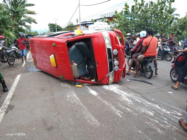 Lakalantas di Jalan Trans Maumere-Larantuka, 1 Orang Meninggal, 3 Luka-luka | kumparan.com