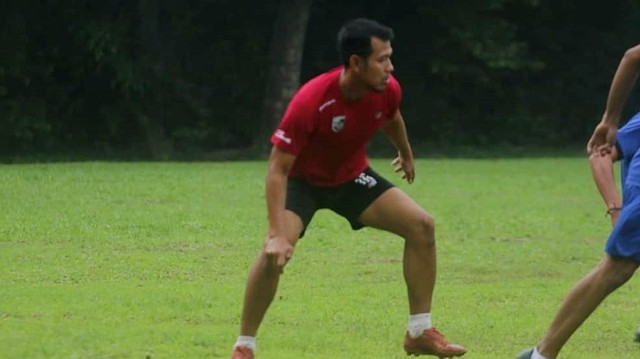 Viral Eks Striker Timnas, Saktiawan Sinaga, Tendang Penonton di Laga ... Viral Eks Striker Timnas, Saktiawan Sinaga, Tendang Penonton di Laga ...