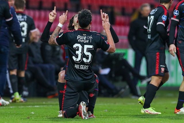 Mees Hilgers Main Penuh, FC Twente Comeback Sempurna di Pertandingan ...