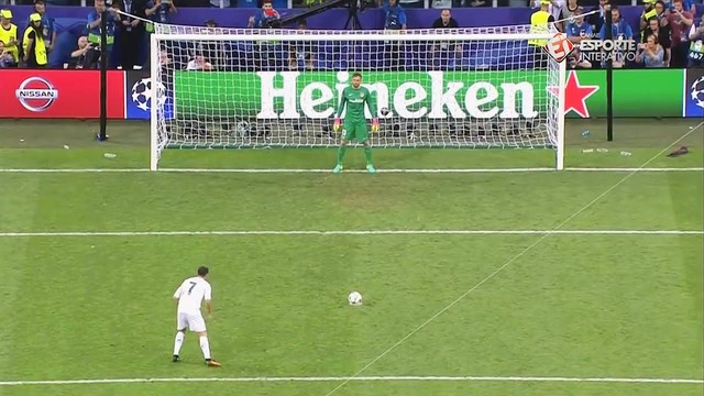 Jarak Titik Pinalti dalam Permainan Sepak Bola | kumparan.com