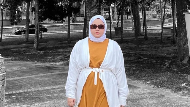 7 OOTD Hijab untuk Cewek Tubuh Curvy ala Selebgram Sarah Aziz ...