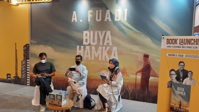 Di Novel Buya Hamka, A Fuadi Angkat Kisah Hamka dengan Bung Karno dan ...