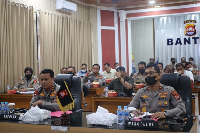 Kapolda Banten Pimpin Anev Mingguan Capaian Persiapan Natal 2021 dan Tahun Baru | kumparan.com