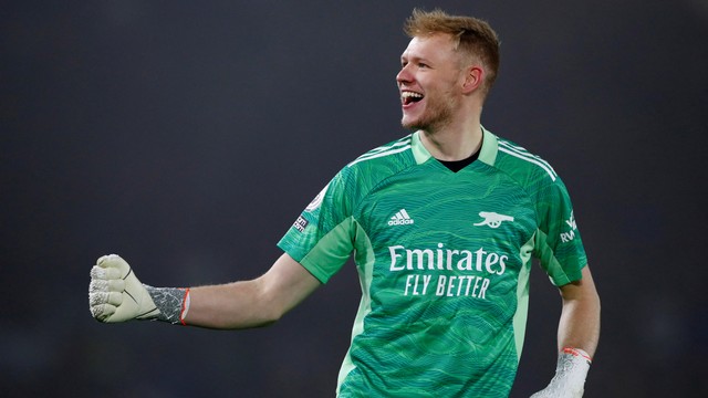 Uniknya Kiper Arsenal: Kantongi Rp 327 Ribu dari Koin yang Dilempar Fan ...