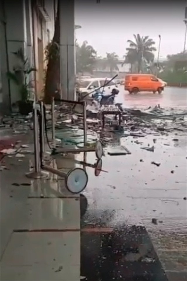 Kondisi Metropolis Town Square Tangerang Usai Plafon Ambruk, Kaca ...