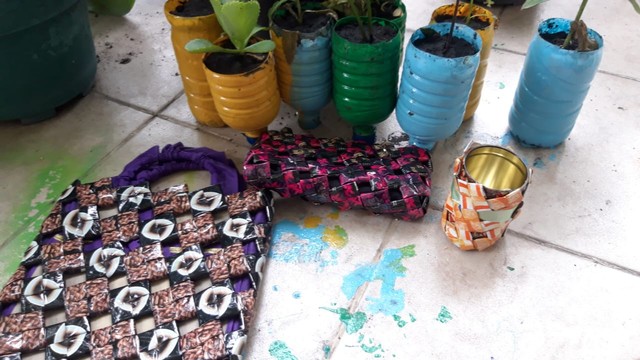 Pembuatan Daur Ulang Sampah Menjadi Produk Bernilai Ekonomis serta ...