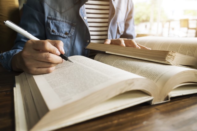 Menjadi Editor? Antara Sikap dan Modal Kerja | kumparan.com