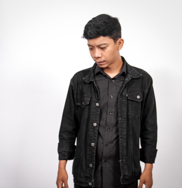 Lirik Lagu Kebacut Nyaman - Migga Sadewa Feat. Denny Caknan | kumparan.com