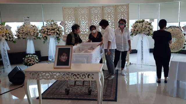 Nindy Ellesse Meninggal Dunia Setelah Berjuang Melawan Kanker ...