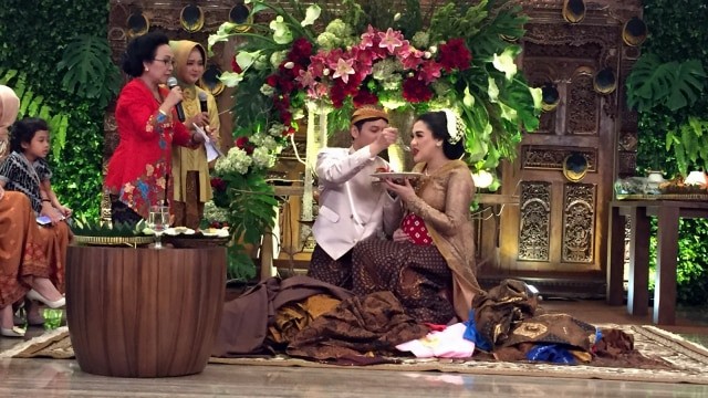 Macam-Macam Adat Istiadat Jawa Tengah dan Tata Cara Pelaksanaannya | kumparan.com