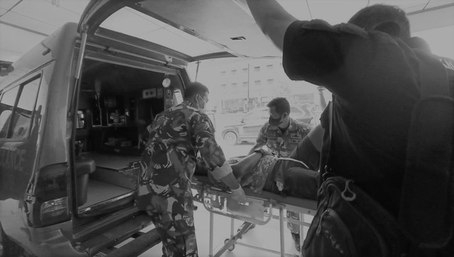 4 Anggota TNI AD Korban Baku Tembak di Maybrat Tiba di RSAL Oetojo ...