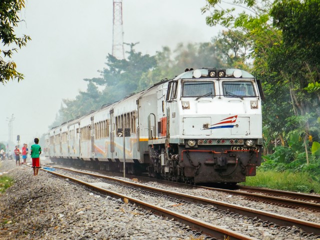 Lokomotif CC 203, Sejarah dan Fungsinya di Indonesia | kumparan.com