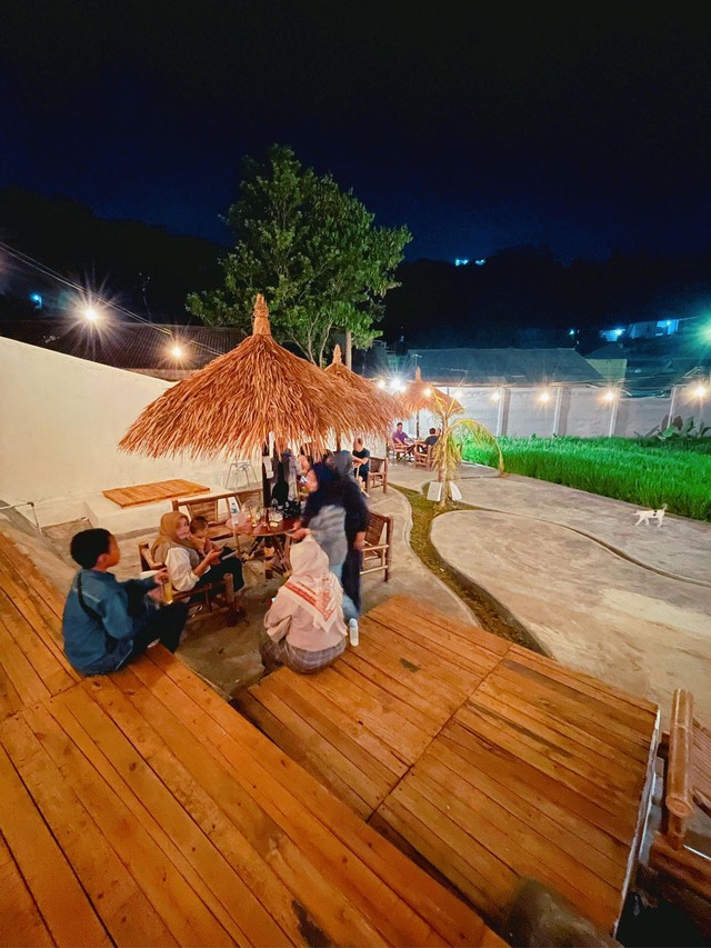 Warunk Basian: Restoran Khas Nusantara dengan Vibes Pedesaan di Bandar ...