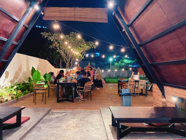 Warunk Basian: Restoran Khas Nusantara dengan Vibes Pedesaan di Bandar ...