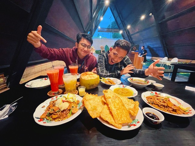 Warunk Basian: Restoran Khas Nusantara dengan Vibes Pedesaan di Bandar ...