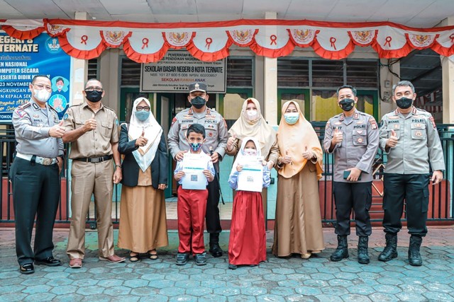 Kapolda Sebut Kesuksesan Vaksinasi Anak Tergantung Guru dan Kepsek ... Kapolda Sebut Kesuksesan Vaksinasi Anak Tergantung Guru dan Kepsek ...