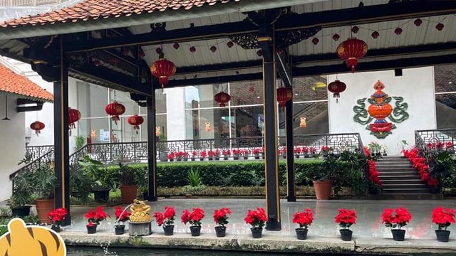 Potret Unik Candra Naya, Cagar Budaya di Tengah Gedung Bertingkat ...