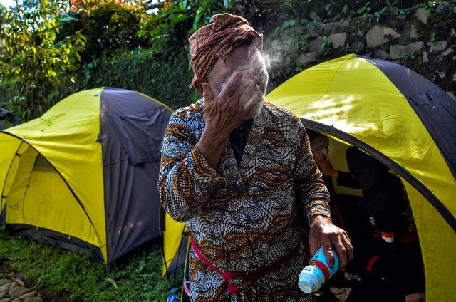 Esai Foto: Pertunjukan Kesenian Akrobatik Lais dari Tanah Sunda di ...