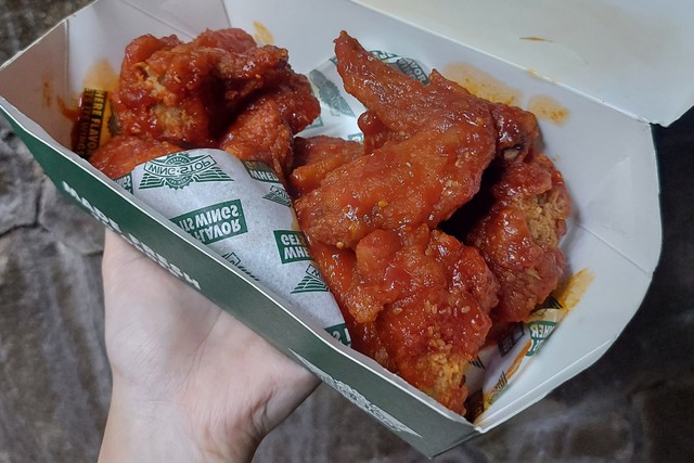 Pedas Menggigit! Ayam Goreng Berlumur Saus Samyang Korea ala Wingstop ...