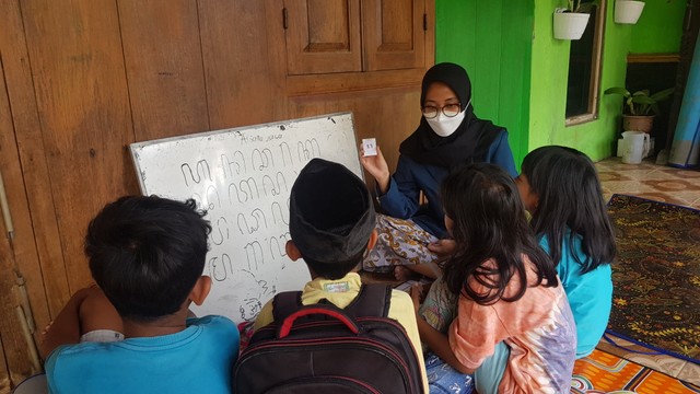 Lestarikan Aksara Jawa, Mahasiswa Undip Gunakan Metode Flashcard Untuk ...