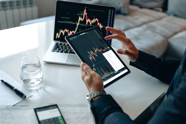 Emiten: Pengertian, Manfaat, dan Daftar Kode Sahamnya | kumparan.com