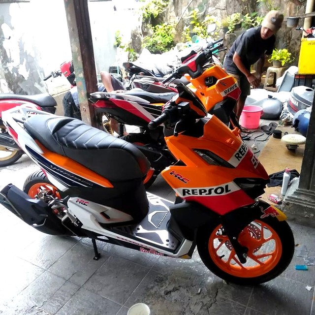 Vario 160 Repsol Honda Marquez dan Espargaro Karya Salim Airbrush Kebon ...