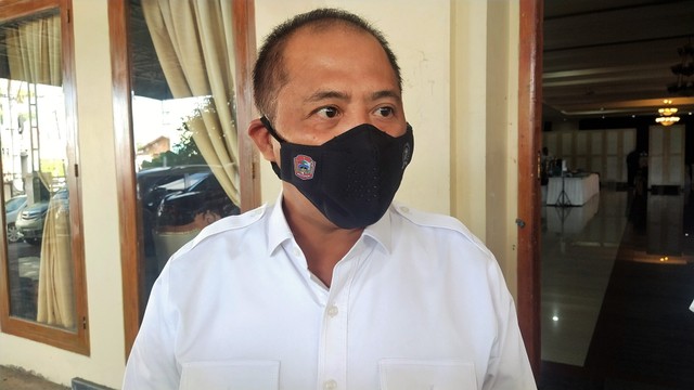 Berpesan Agar Warga Berani, Bupati Karanganyar: Omicron Tidak Membahayakan | kumparan.com