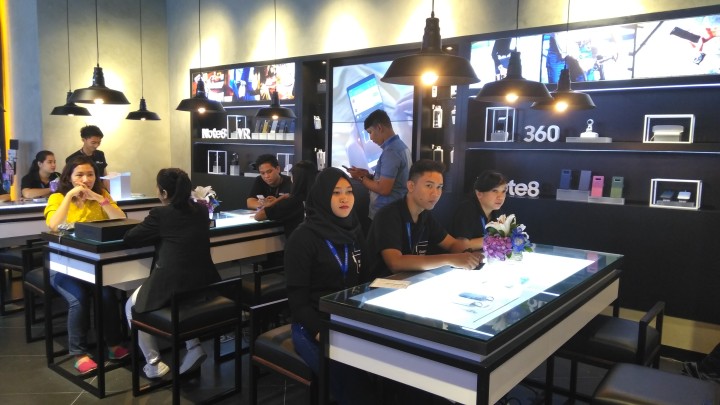 Toko Handphone Terbesar Di Jakarta / Daftar 10 Toko Elektronik Terbaik ...