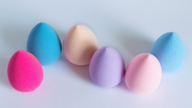 Cara Mencuci Spons Makeup dengan Benar, Simak! | kumparan.com
