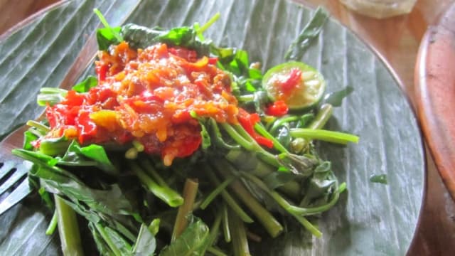 Resep Plecing Kangkung yang Gurih dan Segar | kumparan.com