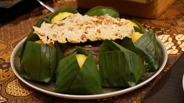 Resep Ketan Kuning Bumbu Serundeng Pedas ala Rumahan! | kumparan.com