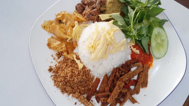 Resep Nasi Langgi Lengkap dengan Empal | kumparan.com