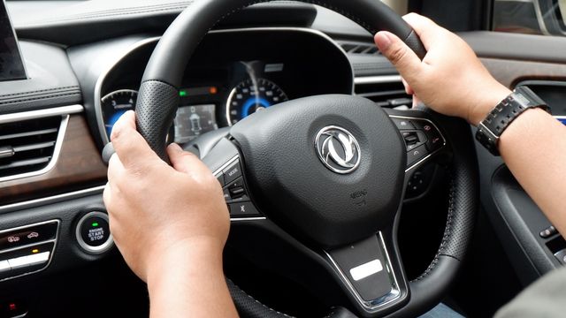 Cara Menyetir Mobil Matic, Berikut Langkahnya | kumparan.com