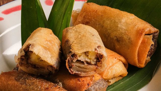 Cara Membuat Piscok, Kulitnya Renyah Cokelatnya Lumer | kumparan.com