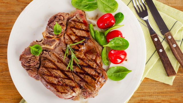 Resep Makanan Internasional: Steak Sapi dan Kentang Goreng | kumparan.com