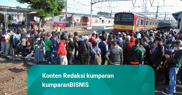 KRL Penuh di Hari Pertama Sekolah, Layani 467 Ribu Orang & 1.133 ...