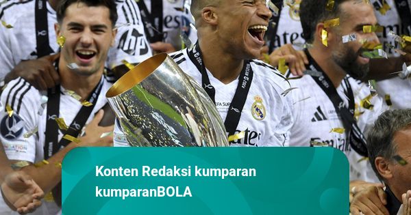 Foto: Kylian Mbappe Angkat Trofi Pertamanya Bersama Real Madrid ...
