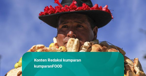 Foto: Warga Adat di Peru Gunakan Roti Sebagai Jubah untuk Rayakan Tahun ...