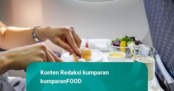 Proses Panjang Meracik Menu Makanan di Pesawat | kumparan.com