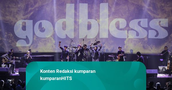 Foto: Aksi Konser Akustik Pertama God Bless di Balai Sarbini | kumparan.com