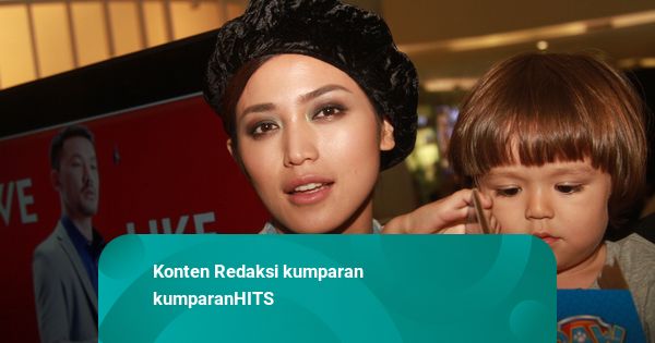 Kado Jessica Iskandar untuk Ulang Tahun El Barack: Kolam Renang ...
