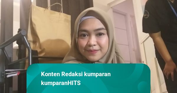 Usai Operasi Amandel, Ria Ricis Berkomunikasi Menggunakan HT | kumparan.com